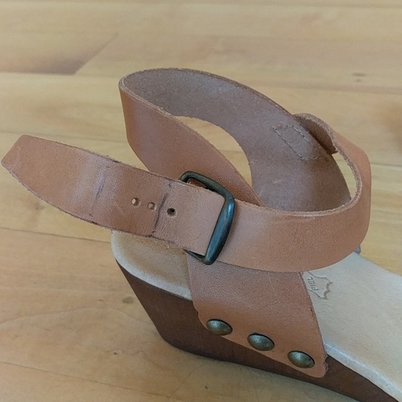 Riva Designs | Shoes | Riva Authentic Leather Green Woven Wedge Sandals ...